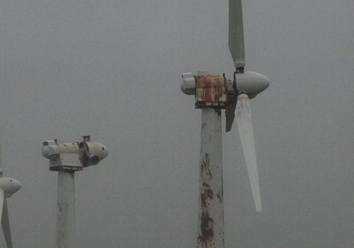 Rusted and Broken Wind Turbines - ru.bellona.org